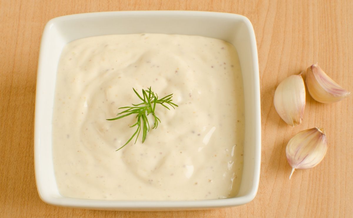 How To Make Aioli Sauce With Eggs And Olive Oil Easy Recipe How To Make Aioli Sauce With Eggs And Olive Oil Easy Recipe